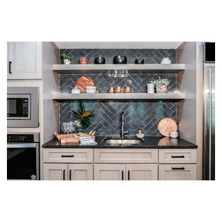 Milton Entertainer's Delight Basement - Classique Chic - Sous-sol ...