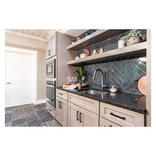 Milton Entertainer's Delight Basement - Classique Chic - Sous-sol ...