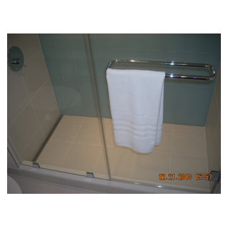 Accessible Shower Design with ProLine Drain - Minimalistisch ...