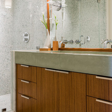 Back To Back Vanity - Photos & Ideas | Houzz
