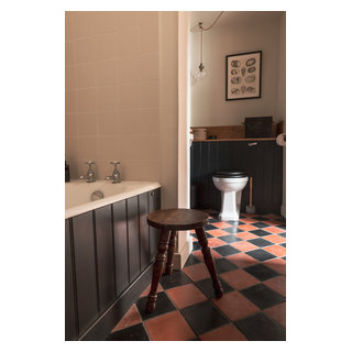 BATHROOM | Pamment Tiles & Off-Black Panelling - Campagne - Salle de ...