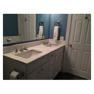 Classic Hall Bathroom Design - Bathroom - Chicago - by Monika Ross | Houzz