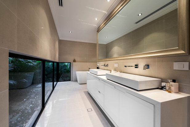 Peek-Proof Bathrooms That Invite the Light | Houzz AU