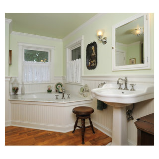 Farmhouse Bathroom - Traditional - Bathroom - Houston - by Chandra ...