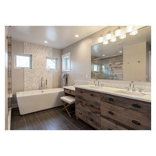 Gorgeous Custom Bathroom with Extra Large Shower - Modern - Badezimmer ...