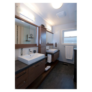 Lean and Linear Bath - Modern - Bathroom - Portland - by LeVernois ...