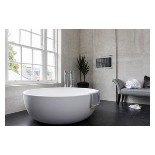 Luxury Bathroom Eaton Park Circular Bathtub - Contemporáneo - Cuarto de ...