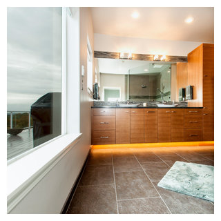 Modern Federal Way Home - Modern - Bathroom - Seattle - by Candace ...