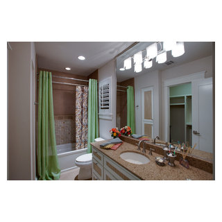 Modern Santa Fe Style - Traditional - Bathroom - Austin - by Burdick ...