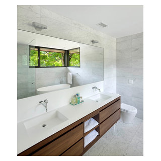 Modern Sidesplit House - Modern - Bathroom - Toronto - by Jillian Aimis ...