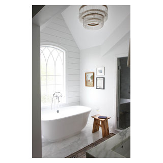 Oak Reno - Farmhouse - Bathroom - Chicago - by Park and Oak Design | Houzz