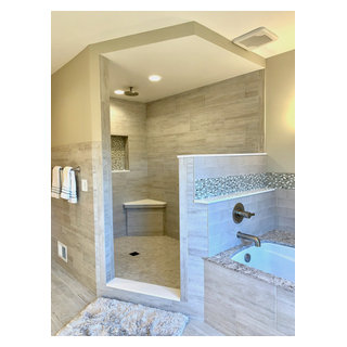 Open shower with corner bench and niche - Traditional - Bathroom ...