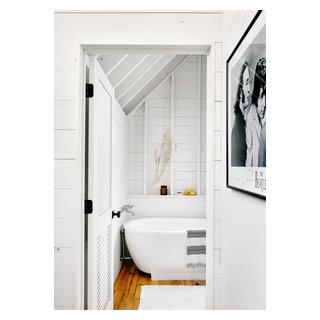 Perfect Wall House - Farmhouse - Bathroom - Austin - by Rauser Design ...