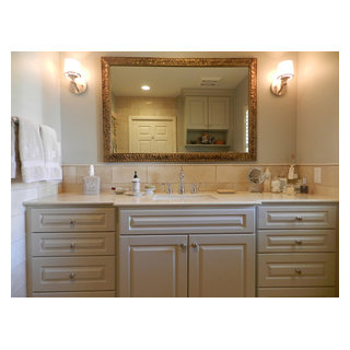 Piney Point Master, and Hall bath, Walk-in Closet - Traditional ...
