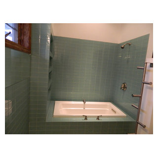 Sage Green Glass Tile Shower - Contemporain - Salle de Bain - Autres ...