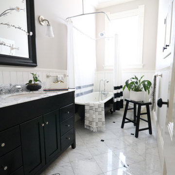 75 Victorian Wainscoting Bathroom Ideas You'll Love - May, 2024 | Houzz