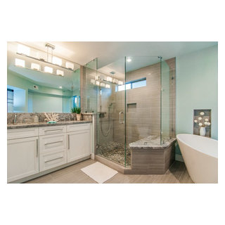 Spa - Like Beachy Modern Bathroom in Carlsbad - Moderno - Stanza da ...