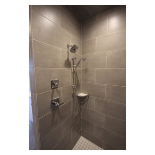 Spacious, Open Concept Ranch Style Home - Custom Tiled Shower - Classique Chic - Salle de Bain ...