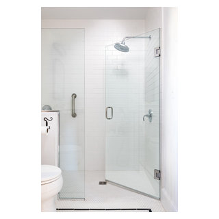 Traditional Two-Story Home Addition - Classique - Salle de Bain ...