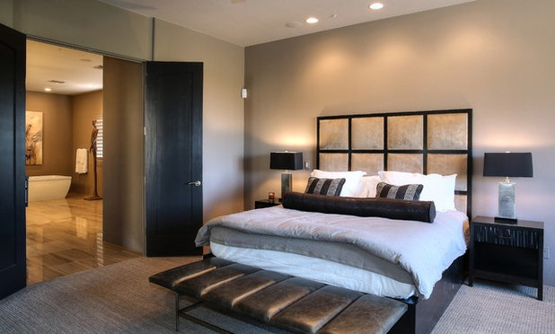 Spotted! Dark and Seductive Bedrooms Dial Up Thrills in 2021