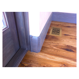 Baseboard and round plaster corner details at Door - Transitional ...
