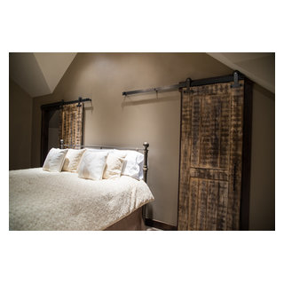 Custom Sliding Barn Doors - Montagne - Chambre - Denver - par Somrak ...