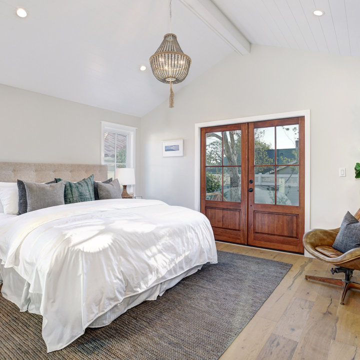 Cottage Vaulted Ceilings - Photos & Ideas | Houzz