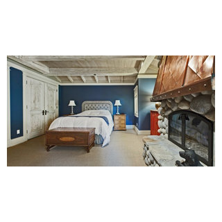 Lake House with Tram - Beach Style - Bedroom - Seattle - by Demetriou ...