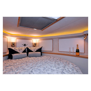Marine Interior Design - 46' Bertram Yacht - Klassisch modern ...