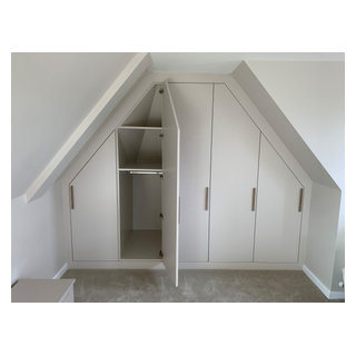 Master Bedroom Loft Conversion angled wardrobes - Moderne - Chambre ...