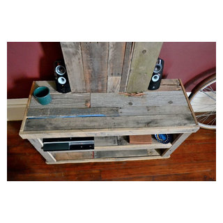 Pallet Wood TV Stand - Rustic - Bedroom - San Francisco - by Vorrath ...