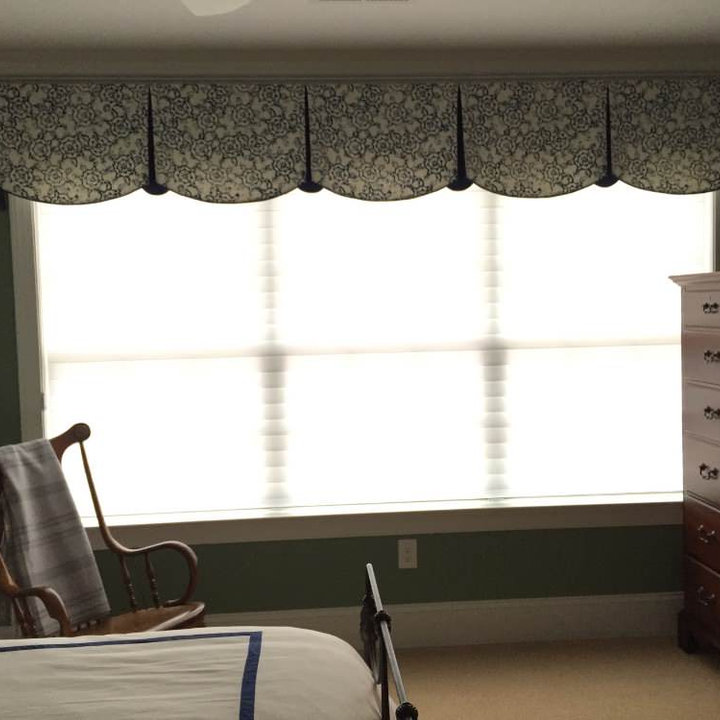 Shaped Box Pleated Valance - Photos & Ideas | Houzz