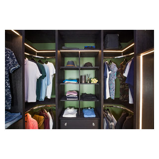 Walk in wardrobe - Small room - Contemporary - Wardrobe - London - by ...