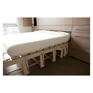 Zoom Bed - Contemporary - Bedroom - Chicago - by Woodways | Houzz