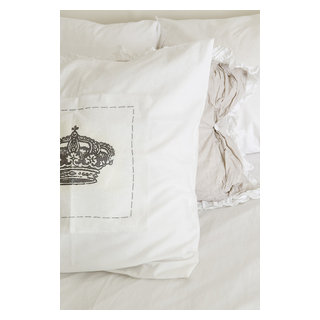 French country home - Farmhouse - Bedroom - Paris - by Catherine Sandin ...