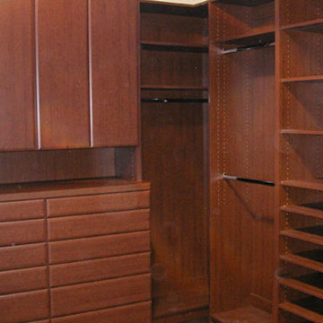 75 Mid-Sized Closet Ideas You'll Love - October, 2024 | Houzz