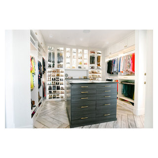Deluxe Custom Walk-In Closet - Classique Chic - Armoire et Dressing ...
