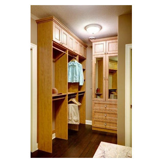Featured Master Bedroom Walk-in Closet - Classique - Armoire et ...