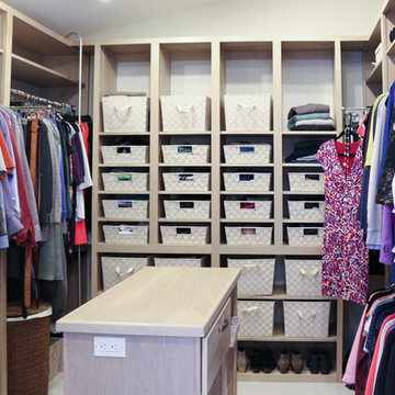 Hafele Lighted Closet Rods - Photos & Ideas | Houzz