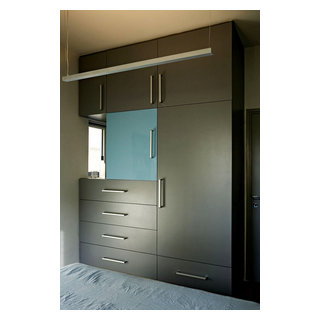 Small Bachelor Apartment - Contemporary - Closet - Tel Aviv - by User ...