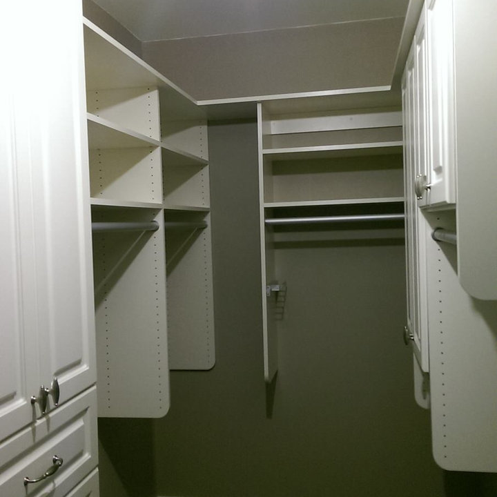 75 Small Walk-In Closet Ideas You'll Love - May, 2025 | Houzz