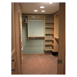 Walk-in bedroom closets (maple) - Traditional - Closet - Minneapolis ...
