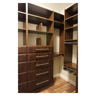 Walk-In Closet with Drawers and Shelf Dividers - Contemporary ...