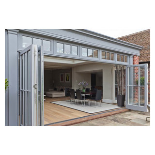 Orangery with open multifunctional space with folding doors ...