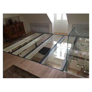 Sol en verre extra clair / Extra clear glass floor - Contemporain ...