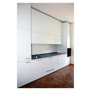 Cucina su misura pensili a tutta altezza - Contemporary - Kitchen ...