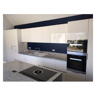 Cuisine blanche contemporaine pour une extension ossature bois ...