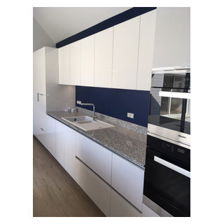 Cuisine blanche contemporaine pour une extension ossature bois ...