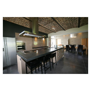 Transformation et aménagement d'une grange - Contemporary - Kitchen ...