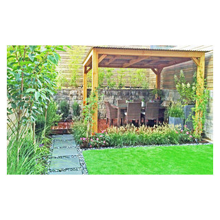 Brooklyn Townhouse Backyard - Bluestone Path, Artificial Turf, Cedar ...